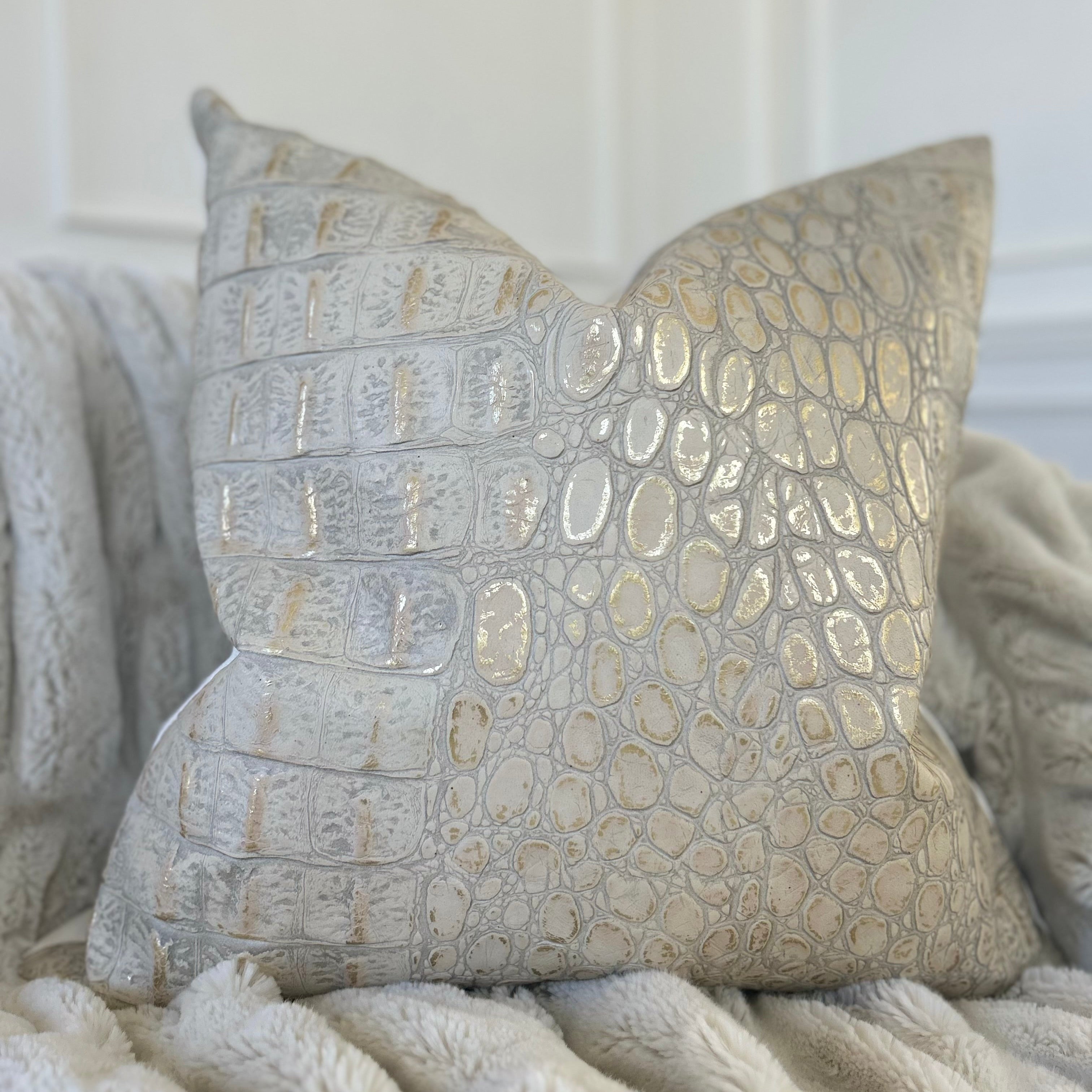 Croc & Oyster Linen – The French Mix